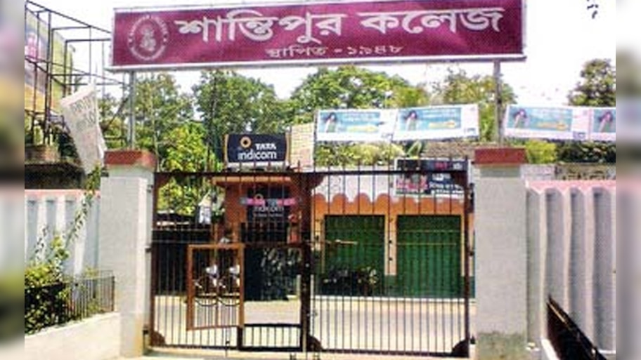 শান্তিপুর কলেজে তাণ্ডবের ঘটনায় গ্রেফতার হলেন কলেজের প্রাক্তন জিএস মনোজ ...
