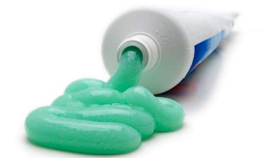 6 Surprising and unusual uses of toothpaste