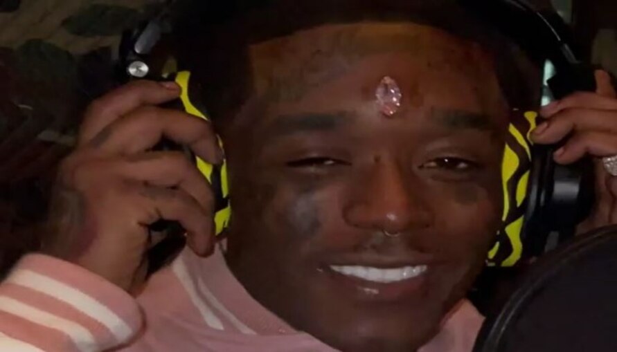 Viral Video:কপালে খোদাই করে ১৭৫ কোটি টাকার হিরে বসালেন গায়ক I Rapper ...