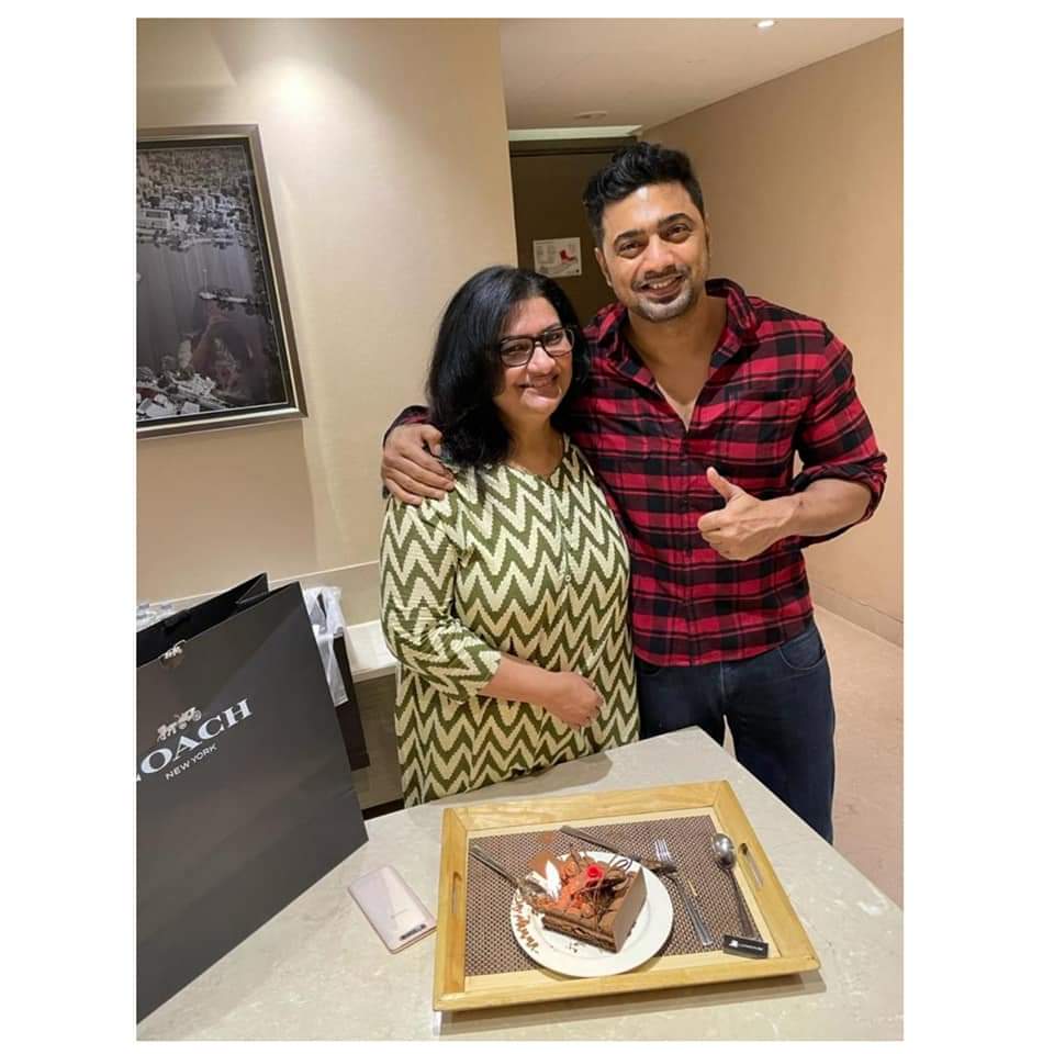 পাশে Dev, মায়ের জন্মদিনে উচ্ছল Rukmini | Rukmini Maitra Celebrates Her ...