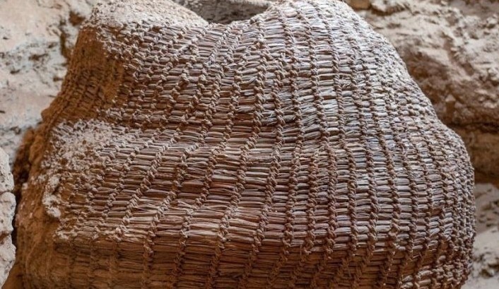 Cave থেকে পাওয়া গেল ১০ হাজার বছরের পুরনো ঝুড়ি!। In a Remarkable Find ...
