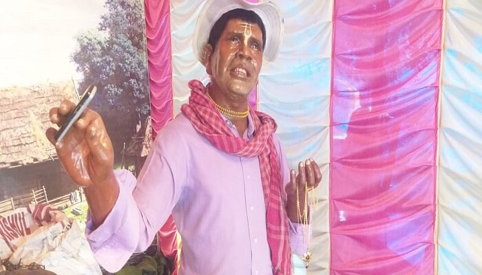 Badam Kaku Bhuban Badyakar In Kumartuli Bhuban Badyakar নতুন বছরে বায়না টানতে কুমোরটুলির