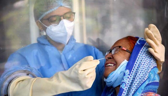 Covid-19 4th wave: অগাস্টেই করোনার চতুর্থ ঢেউ! রাজ্যের মন্ত্রীর ...