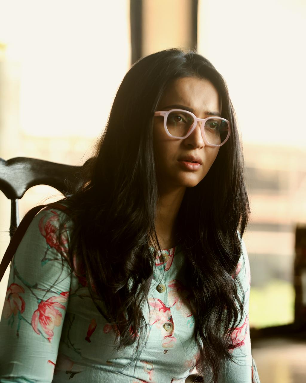 Killbill Society: সৃজিতের জন্য ন্যাড়া হলেন পরম, উদাস কৌশানী... | First look of Parambrata ...