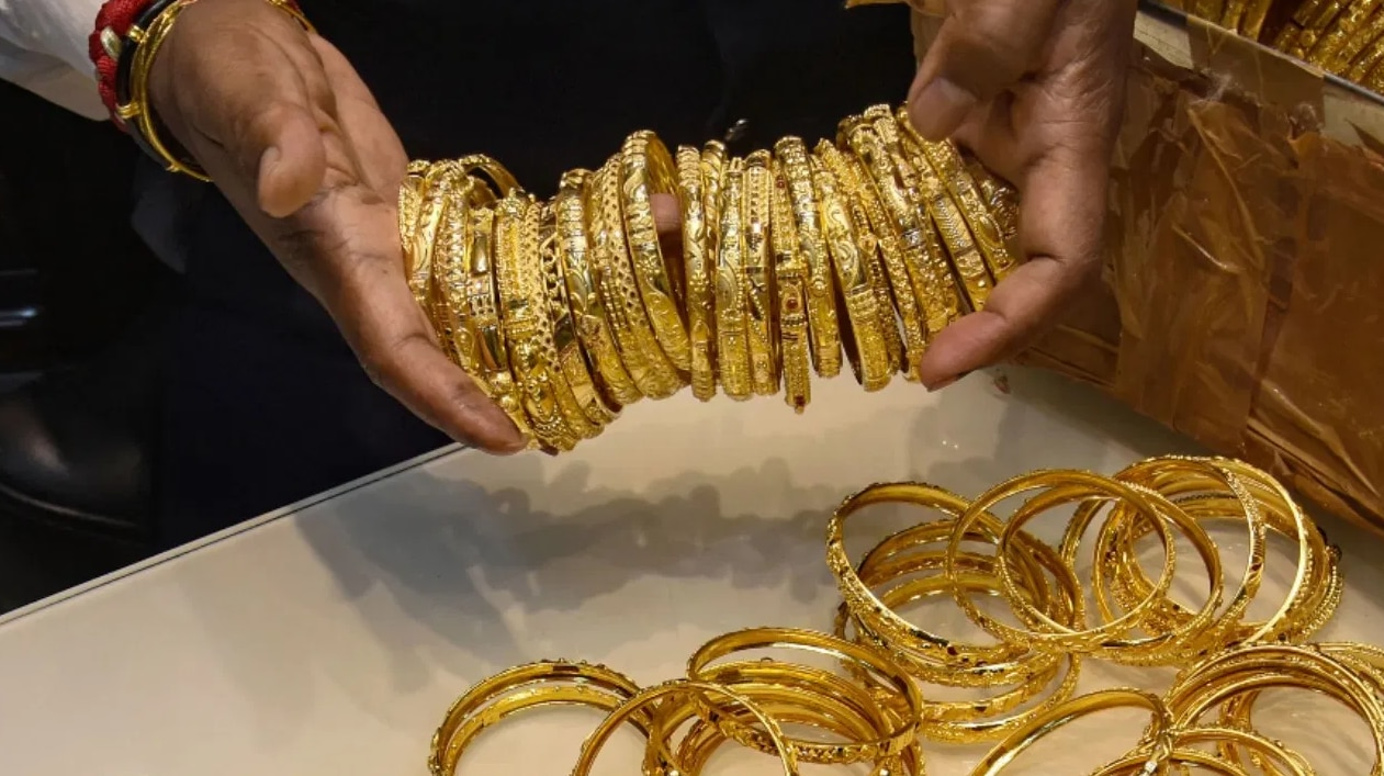 Gold Price Today: এক ঝটকায় কমল ১০০০০ টাকা! নিম্নমুখী সোনালি ধাতুর দাম ...