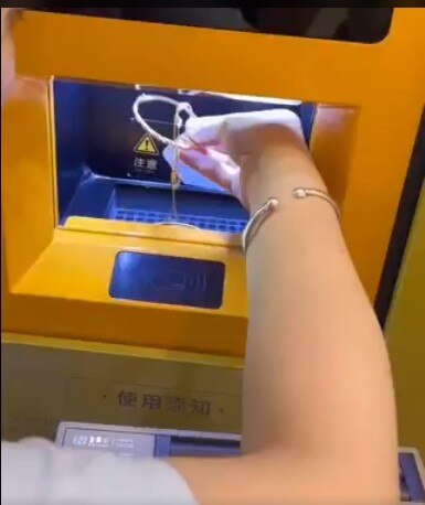 Gold ATM: এবার এটিএম-এ সোনা দিলেই টাকা সরাসরি আপনার ব্যাংক অ্যাকাউন্টে ...