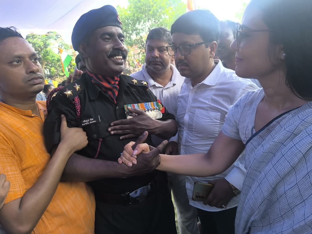 Martyr Jhantu Ali Sheikh: 'সামনে থেকে ক্ষমতা নেই, পিছন থেকে ভাইকে গুলি করে', কান্না চেপে গর্ব ...