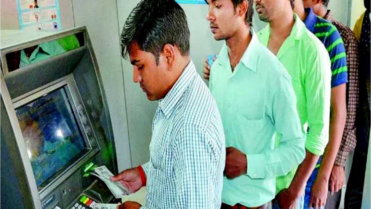 Atm withdrawal fee hike: পয়লা মে থেকেই বাড়ছে ATM থেকে টাকা তোলার খরচ ...