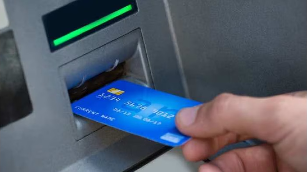Atm withdrawal fee hike: পয়লা মে থেকেই বাড়ছে ATM থেকে টাকা তোলার খরচ ...