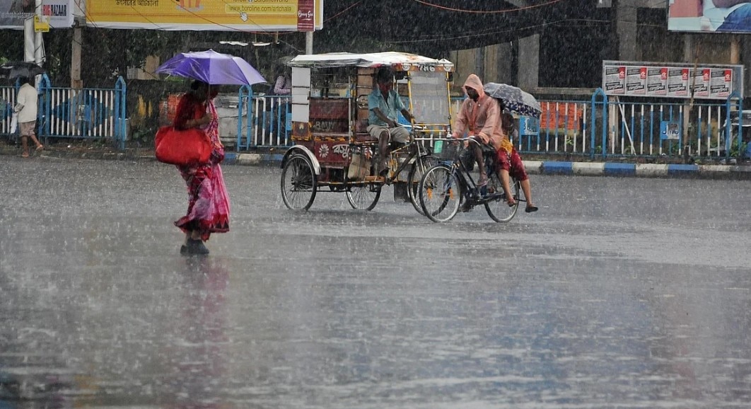 Kolkata Weather: কলকাতায় কবে ঢুকছে বর্ষা? ৮ জেলায় ভারী বৃষ্টির ...