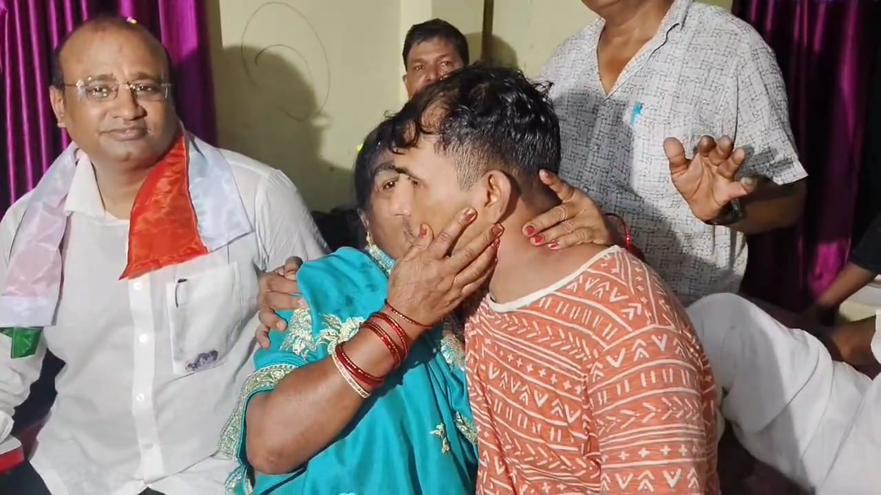 আবেগি মিলনে অসুস্থ রজনী! পূর্ণম ঘরে ফিরতেই স্ত্রী আর...