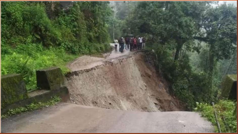 Kalimpong-Sikkim Landslide: পাহাড় থেকে নেমে আসছে পাথর-বোল্ডার! ভয়াবহ ...