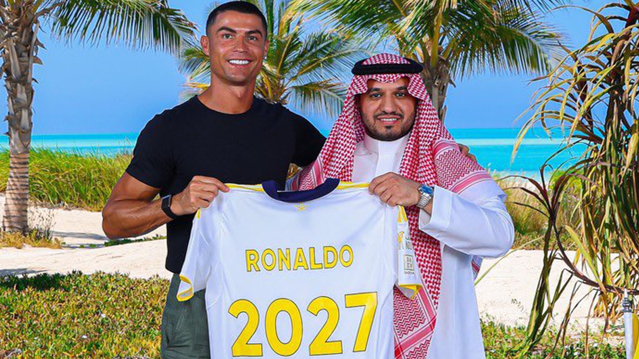 Cristiano Ronaldo's Al-Nassr Contract Explained: বছরে ₹২০০০০০০০০০০! রোজ ...