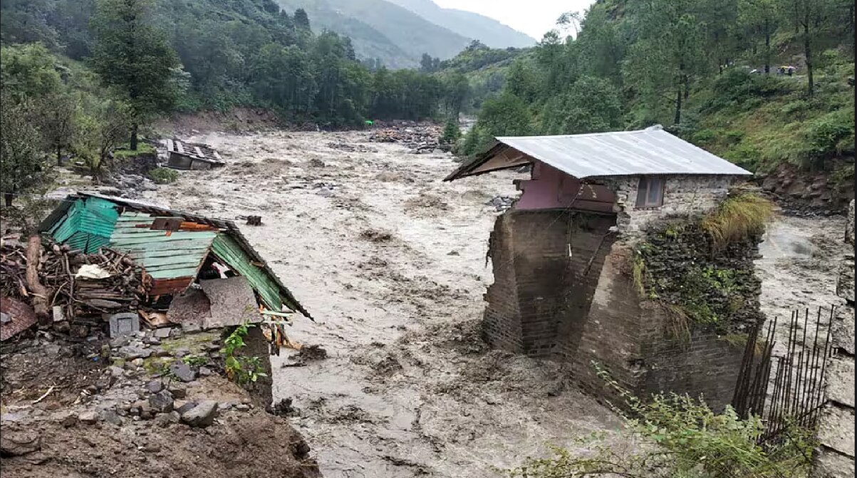 Himachal Flash Floods: ভয়াবহ হড়পা বানের মৃত্যুছোবলে লহমায় মৃত ৭৫! ভয়াল ঢেউ, বিপুল কাদাস্রোত ...