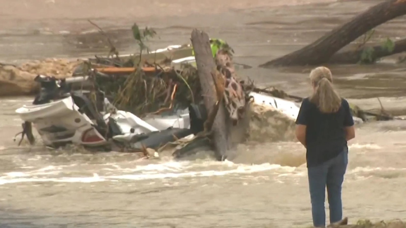 Texas flash flood death toll: কাদামাটির ভিড়ে শুধুই লা*শের স্তূপ ... Texas flash flood death toll: কাদামাটির ভিড়ে শুধুই লা*শের স্তূপ ...