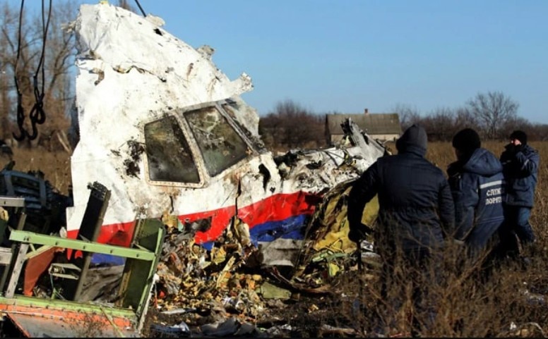 Russia shot down flight MH17: আকাশেই 'জীবন্তদগ্ধ' মৃত ২৯৮! মিসাইল ছুঁড়ে ধ্বংস করা হয় বিমান ...