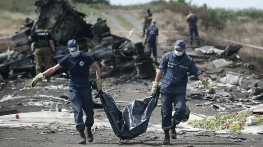 Russia shot down flight MH17: আকাশেই 'জীবন্তদগ্ধ' মৃত ২৯৮! মিসাইল ছুঁড়ে ধ্বংস করা হয় বিমান ...