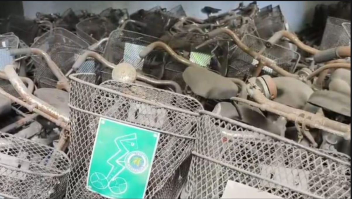 Sabuj Sathi Cycle: সবুজসাথীর সাইকেলে ধূসর ধুলোর আস্তরণ, 'জনগণের টাকা ...