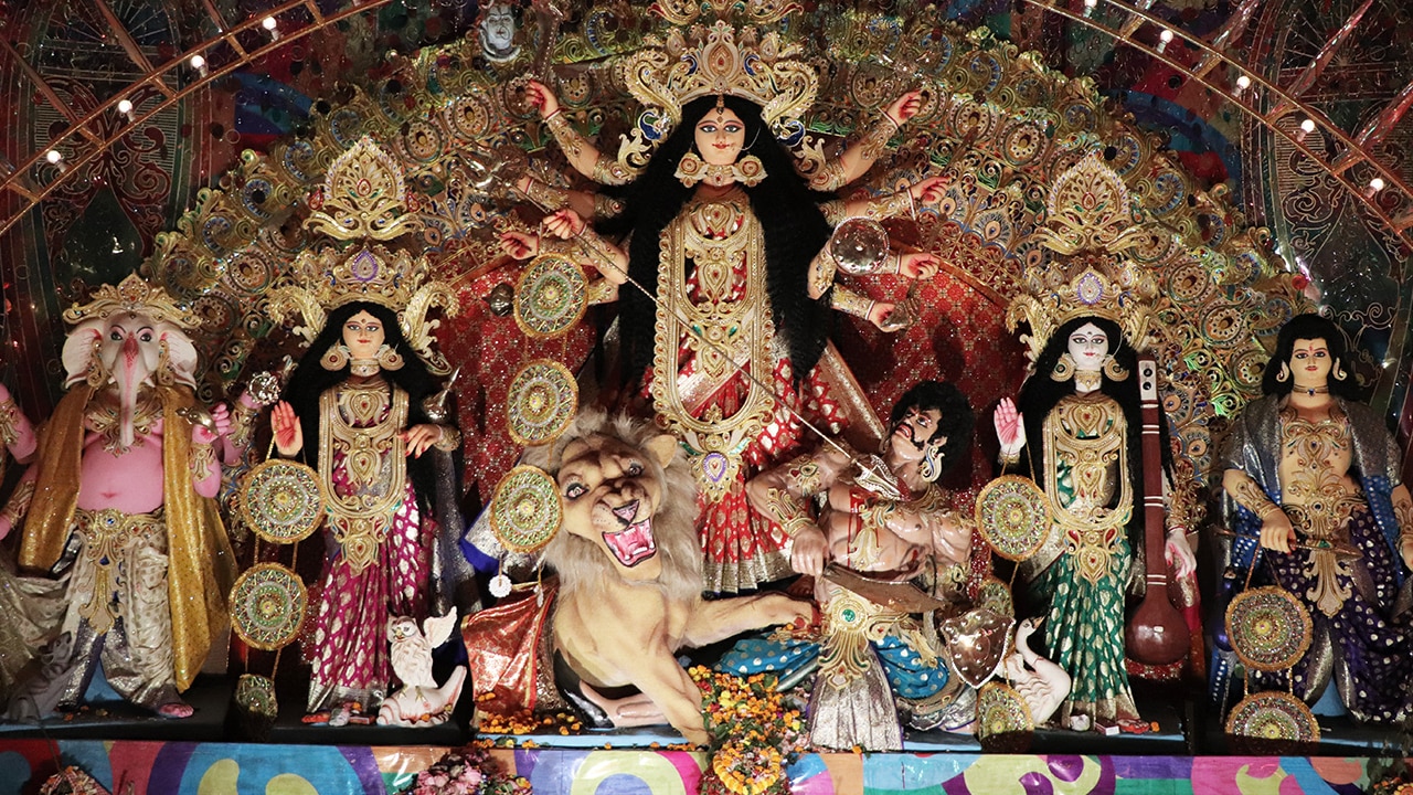 Check Durga Puja Latest Photos & Videos at Zee 24 Ghanta