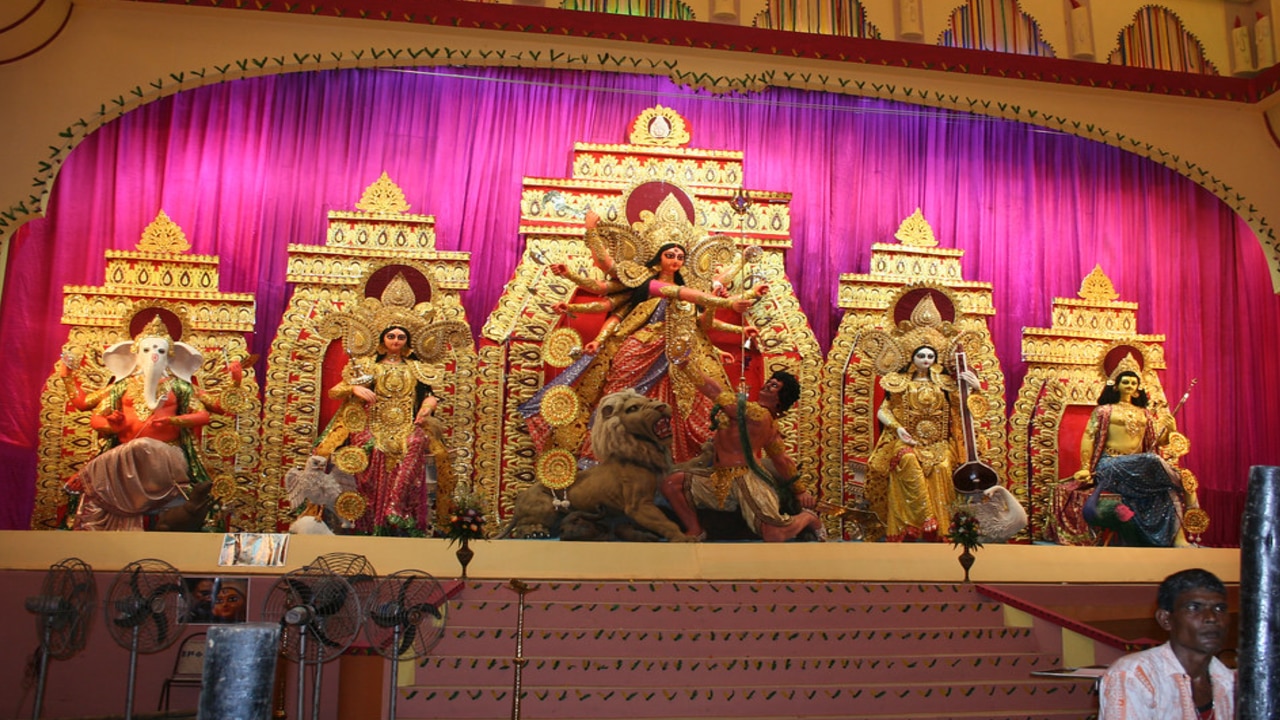 Check Durga Puja Latest Photos & Videos at Zee 24 Ghanta