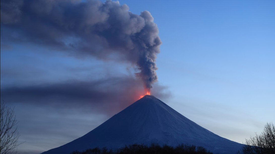 Russia Earthquake Volcano Erupts: ভূমিকম্প-সুনামিতে শেষ নয়, জেগে উঠেছে ...