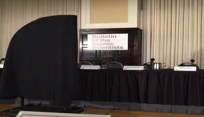 Doomsday Clock: টিক-টিক-টিক! 'শেষের ঘড়ি' ছুঁয়ে ফেলল সেই সময়! ৮০ বছর ...