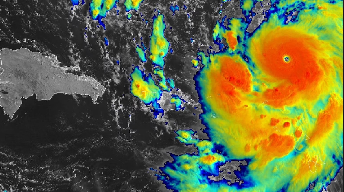 Hurricane Erin Live: ভয়ংকর 'সার্ফ' আর ভয়াল 'রিপ কারেন্ট' নিয়ে নৃশংস ...