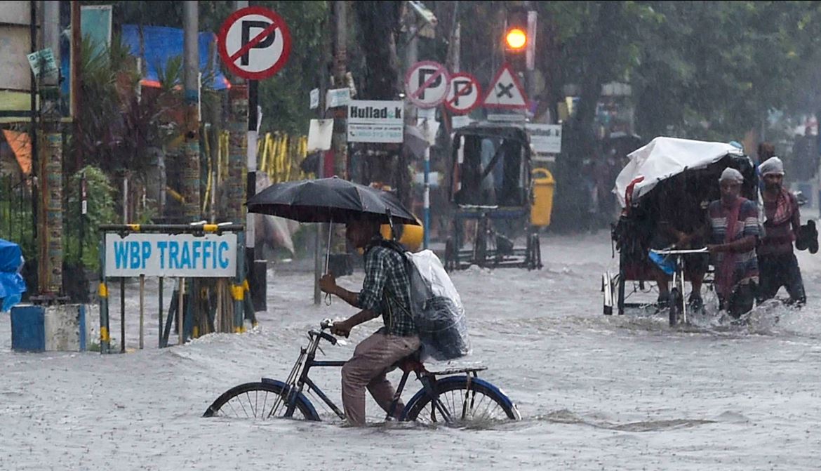 Bengal Weather Update: দুপুরের পর কালো মেঘে ঢাকবে মহালয়ার আকাশ ...