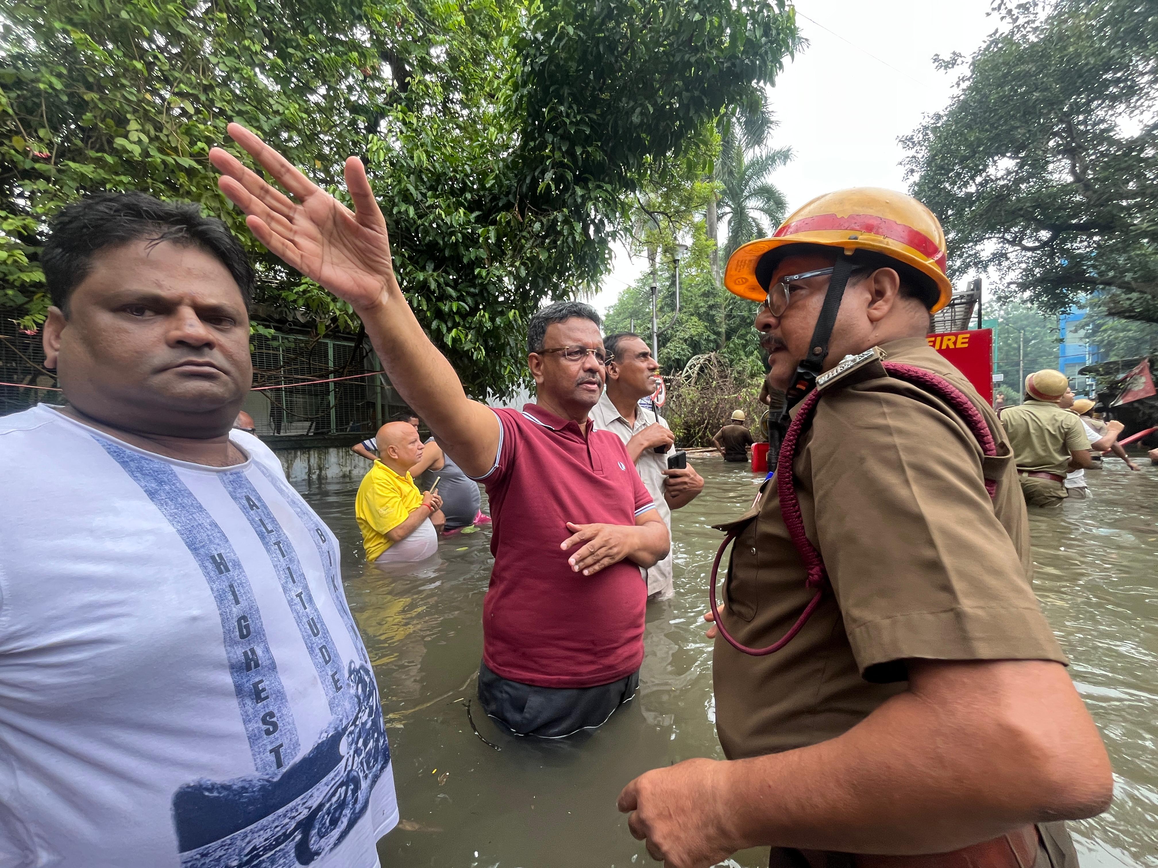 Kolkata cloudburst: ৬ ঘণ্টায় ২৫১! ভয়াল রাক্ষুসে মেঘভাঙা বৃষ্টি কলকাতায় ভাঙল সব রেকর্ড! কীভাবে ...