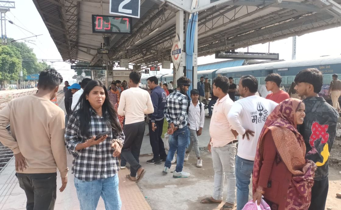 Train Accident: কার্তিক পূর্ণিমায় গঙ্গা স্নানে যাচ্ছিলেন শ্রদ্ধালুরা ...