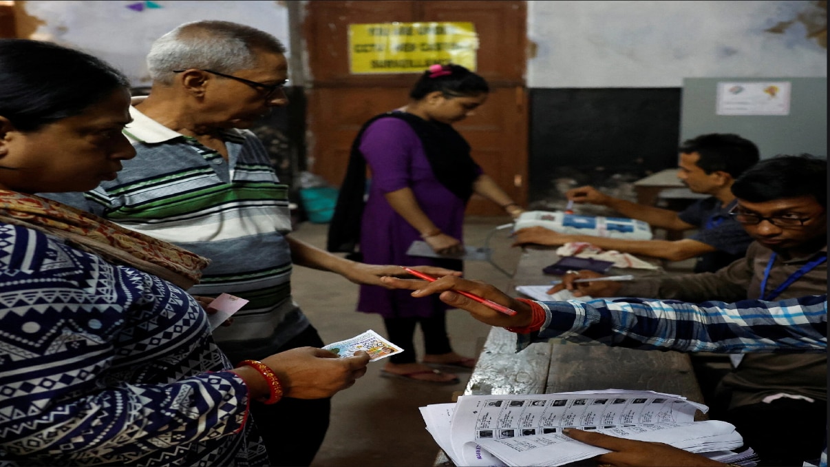 SIR Step-by-Step Guide: বিএলও ঘরে আসার আগেই কীভাবে জানবেন, লিস্টে আপনার ...
