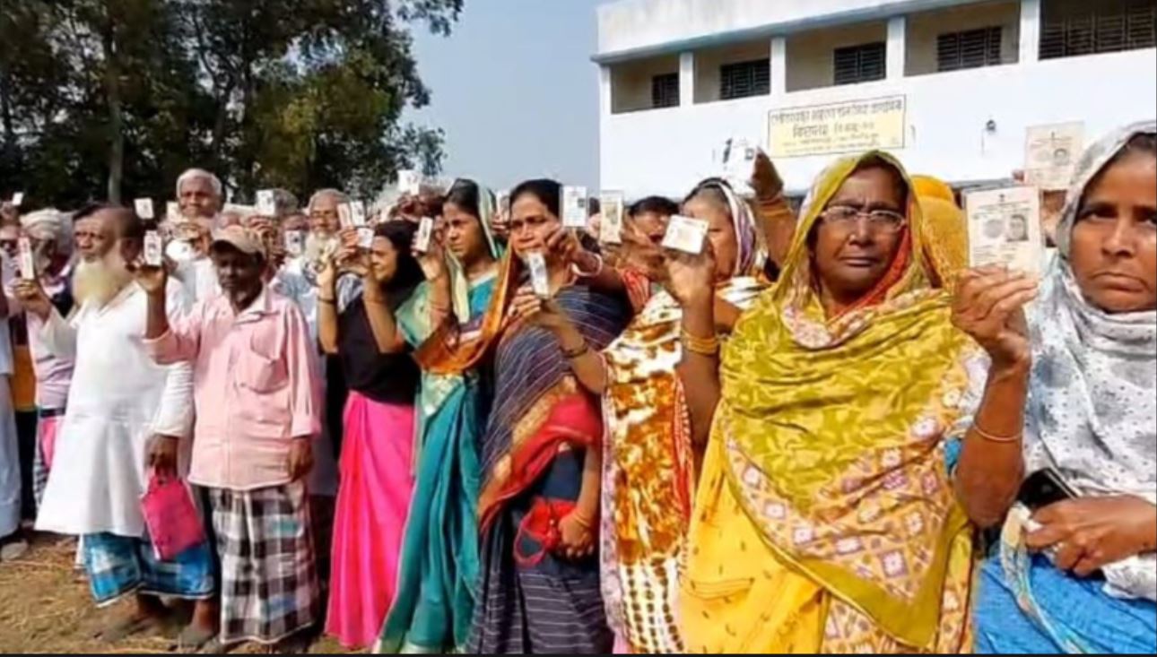 SIR In Bengal: বলাগড়ে বড় খবর! ২০০২-এর তালিকায় নাম না থাকা ৯০০ বৈধ ...