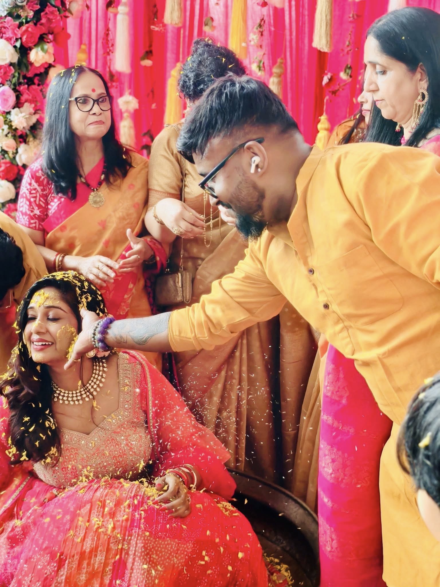 সাবেকি সাজে সাত পাকে বাঁধা পড়লেন অন্তরা মিত্র, রইল বিয়ের ছবি...| Popular Singer Antara Mitra ...