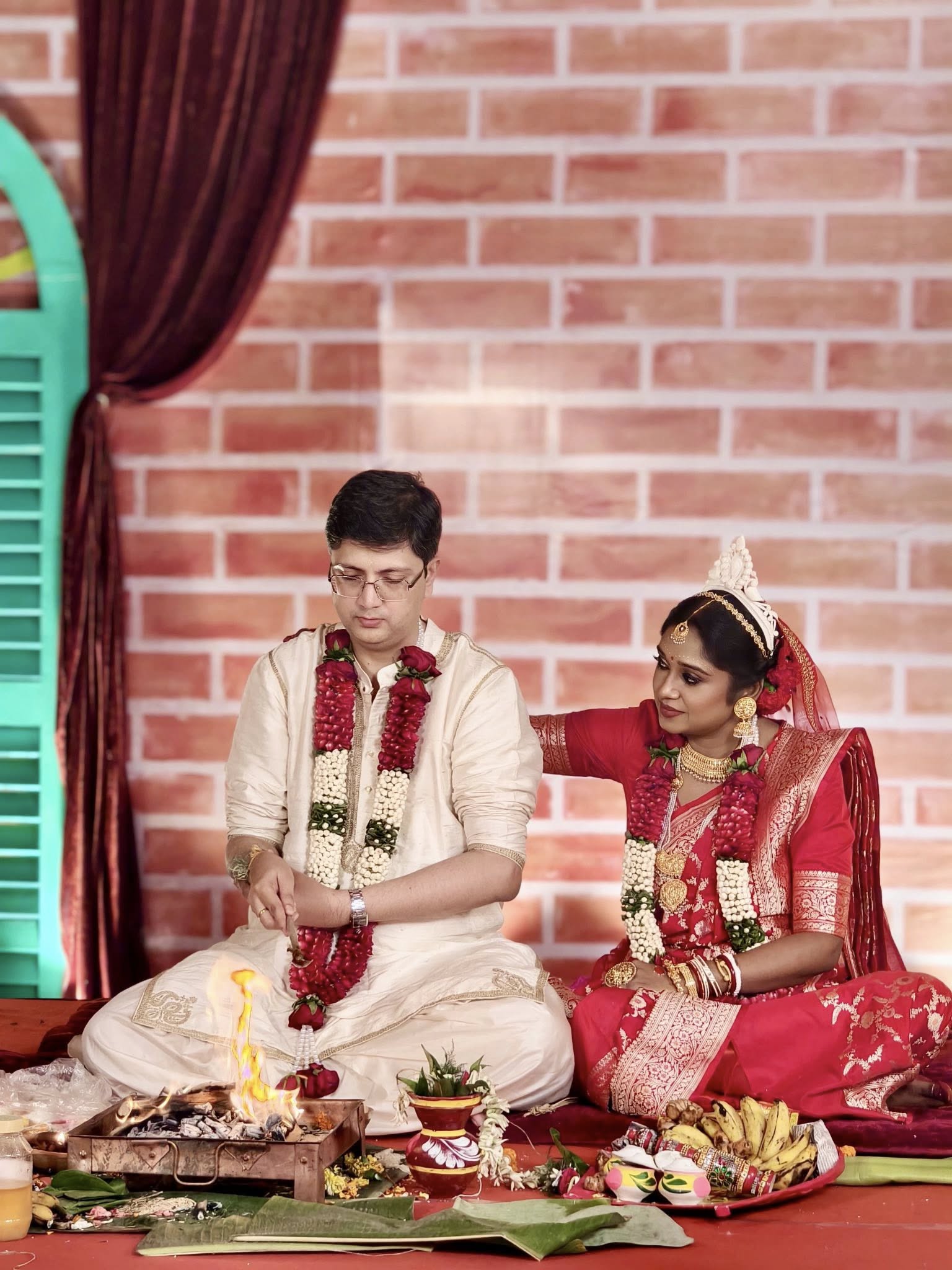 সাবেকি সাজে সাত পাকে বাঁধা পড়লেন অন্তরা মিত্র, রইল বিয়ের ছবি ...