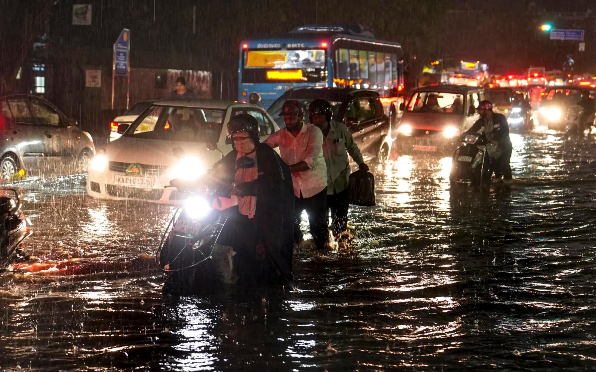 Massive Rain: আকাশ ভেঙে নামল বিপর্যয়, স্বস্তির বৃষ্টিতেই ভয়ংকর প্রলয় ...